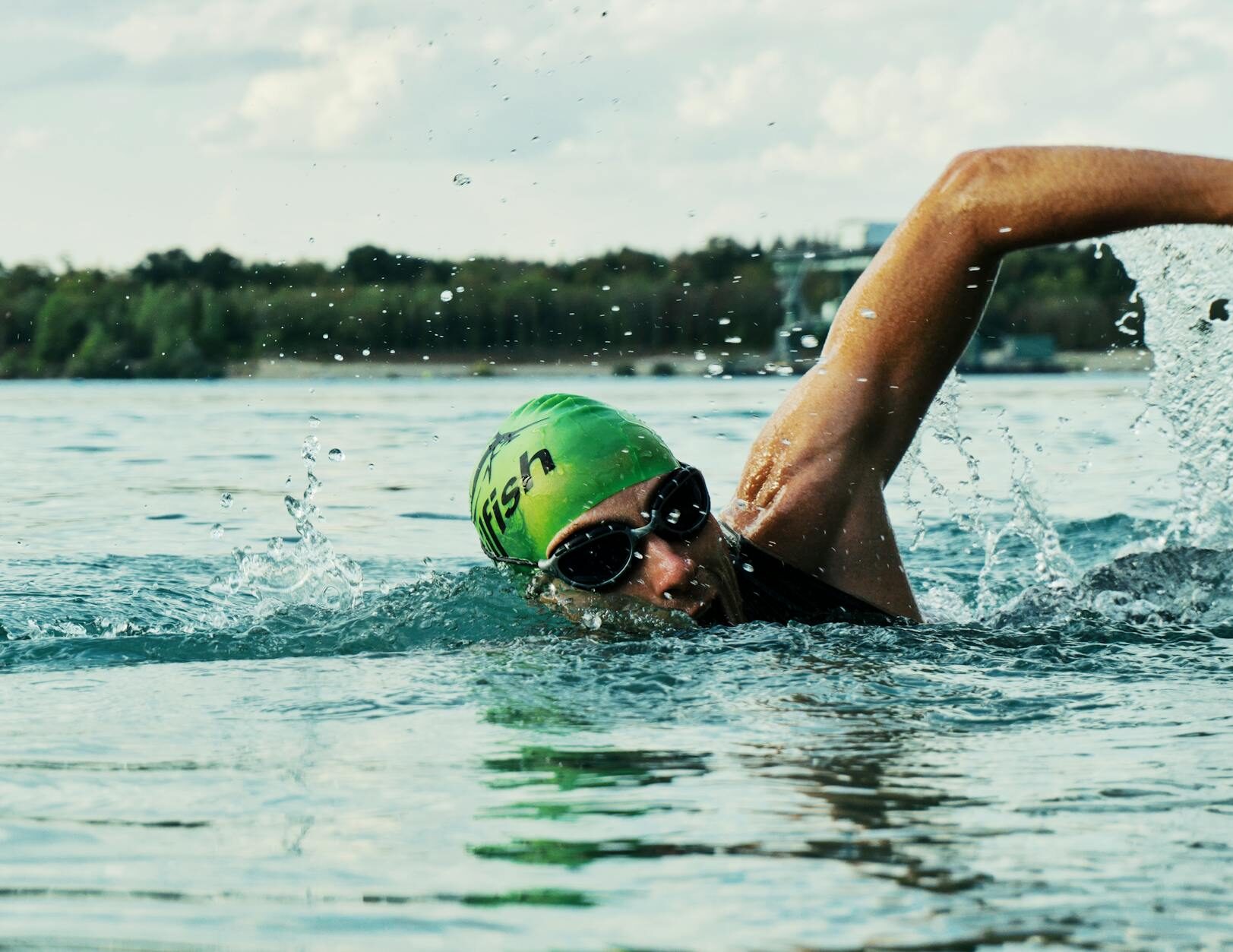 Do Swim Gloves Work for Beginners - Discover the Benefits and Common ...